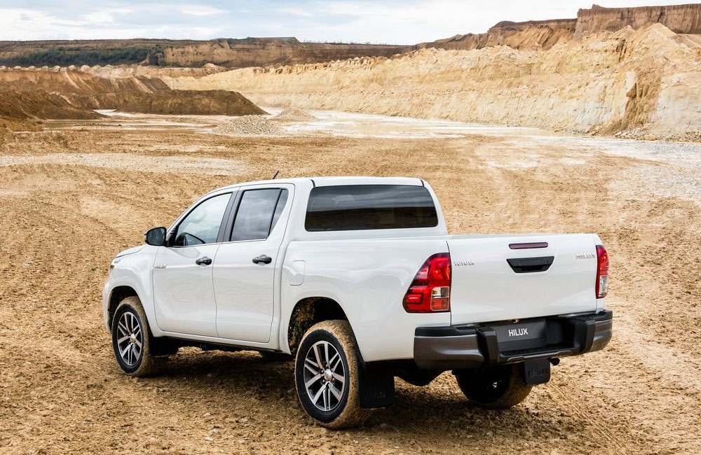 StriveME - تعرف على مواصفات واسعار هايلوكس 2016